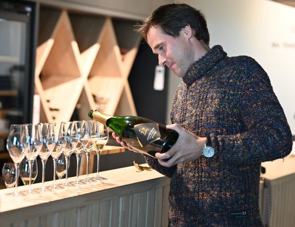 Nieuwe mousserende wijn uit Heuvelland: Cuvée Jean - BRU actualiteit ...